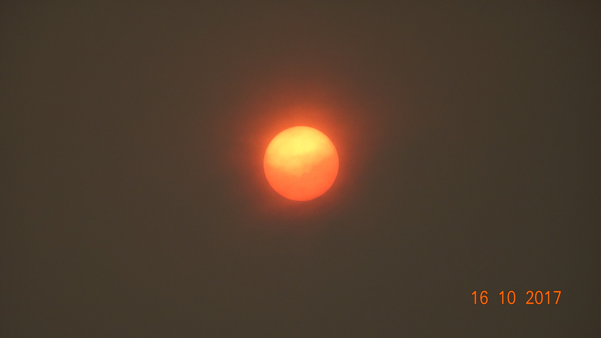 Blood sun 16/10/2017 - Sun images - Netweather Community Weather Forum